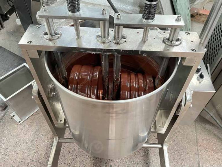 Chocolate Mass Production: Stages & 10 Steps of Making Chocolate ...